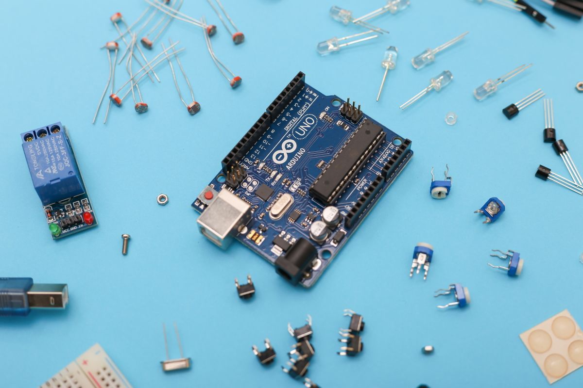 Wokwi is an Arduino simulator that helps beginners and pros learn and ...